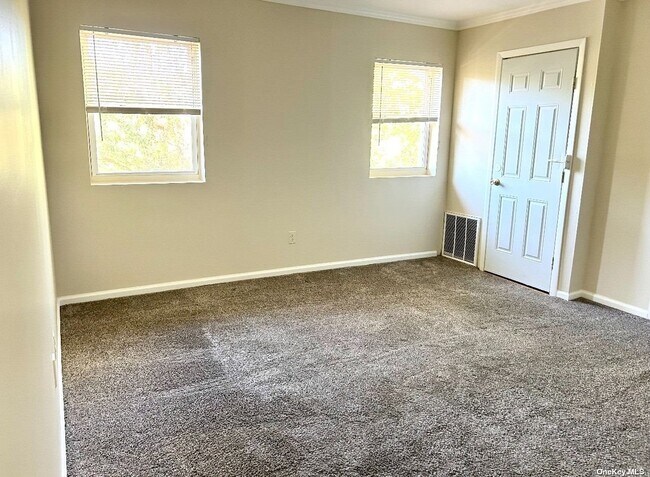 23 Artist Lake Dr - 23 Artist Lake Dr Middle Island NY 11953 ...