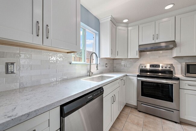 Beautiful Two Bedroom, 1.5 Bathroom House. Convenient Downtown San Jose ...