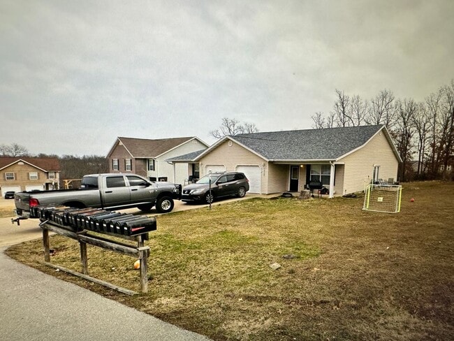 Beautiful 2 bedroom 1 bathroom duplex close to Fort Leonard Wood ...