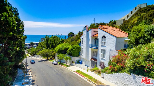 181 S Surfview Dr - 181 S Surfview Dr Pacific Palisades CA 90272 ...