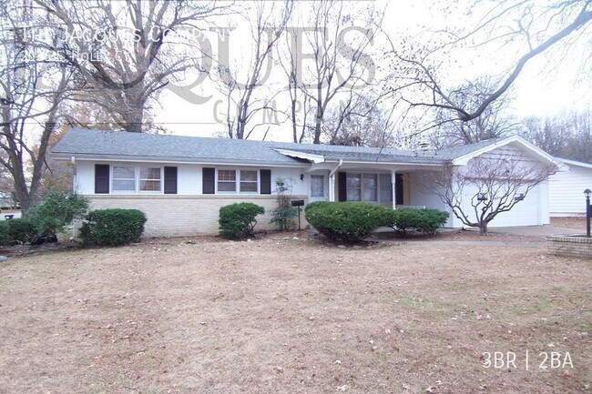 Very Clean Spacious Home has 3 Bedroom 2 B... - 2036 E Holly Ct ...