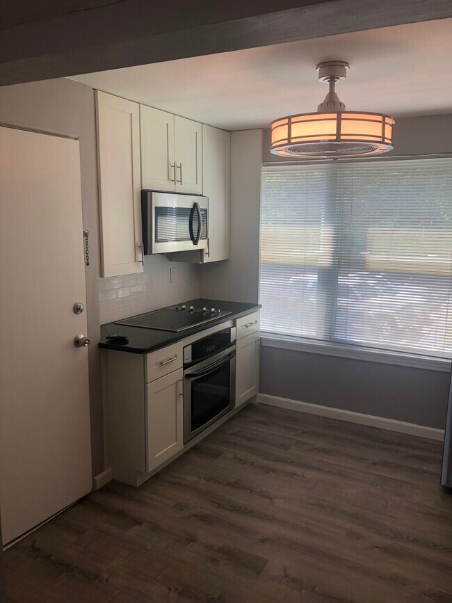 10136 Manchester Rd - 10136 Manchester Rd Kirkwood MO 63122 | Apartment ...