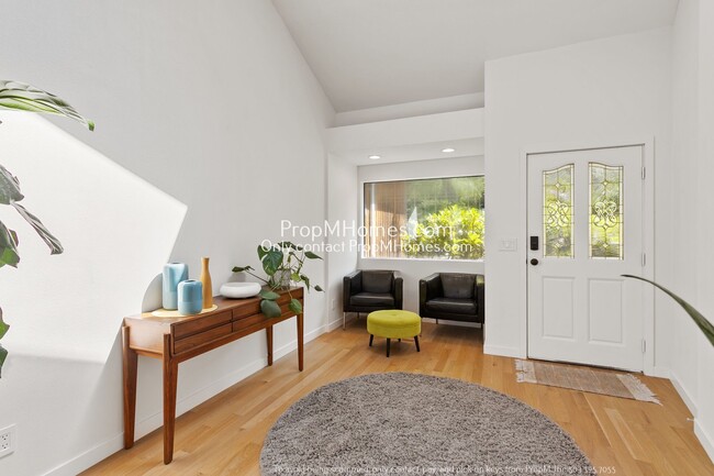 Mid-Century Modern Three Bedroom in Happy Valley! - 10625 SE 93rd Ct ...