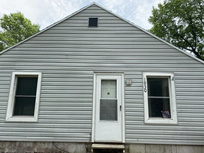 Single Family Home in Seaman Schools - 1930 NW Taylor St Topeka KS ...