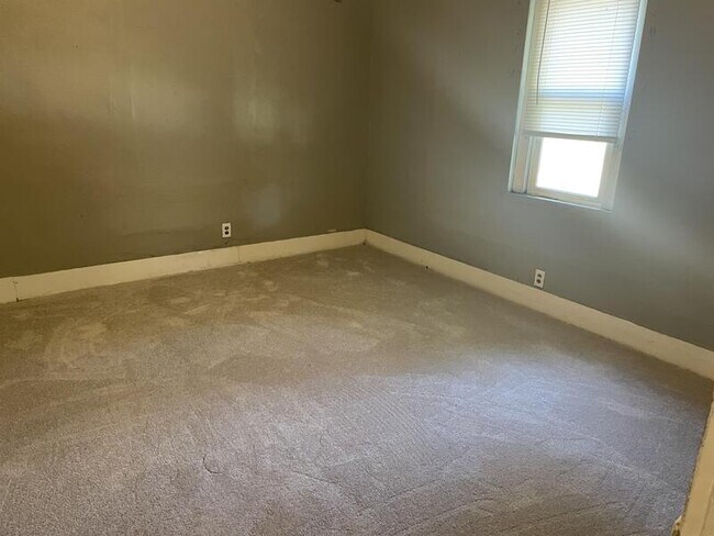 1715 Clay Street - 1715 Clay St Springfield IL 62703 | Apartment Finder