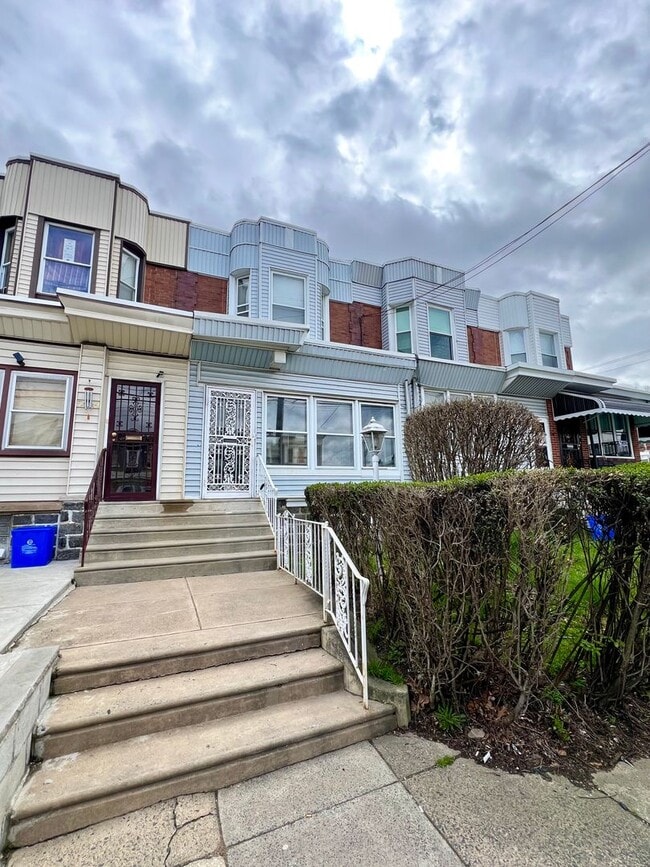Newly Renovated 3-Bedroom Townhome with Fi... - 5646 Kingsessing Ave ...
