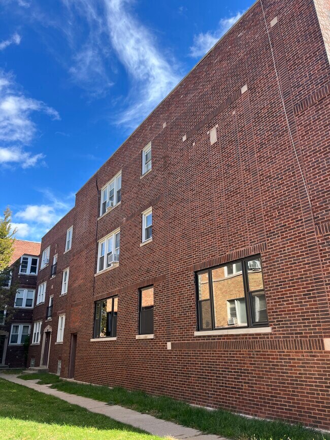 5850 W Higgins Ave - 5850 W Higgins Ave Chicago IL 60630 | Apartment Finder