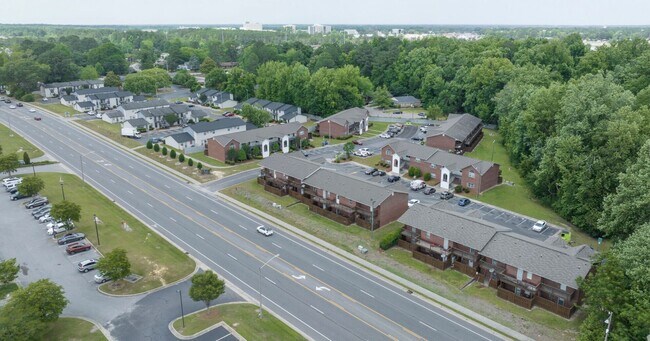 Classic Finishes - Same Great Layout - 325 Lindsay Dr Greenville NC ...