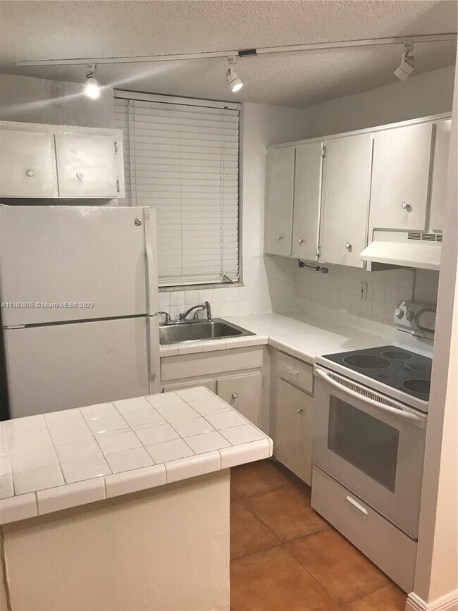 1801 S Treasure Dr - 1801 S Treasure Dr North Bay Village FL 33141 ...