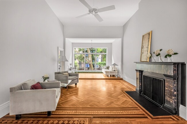 10 E 10th St - 10 E 10th St New York NY 10003 | Apartment Finder