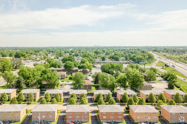 Huntley Ridge Apartment Homes - 4260 Fatima Dr Saint Louis MO 63123 ...