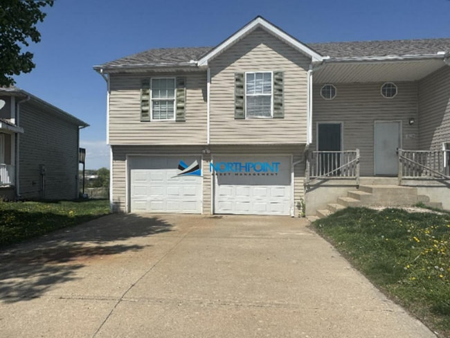 Spacious 3BR 2BA w/ Garage Parking • Large Backyard • Patio in Cameron ...