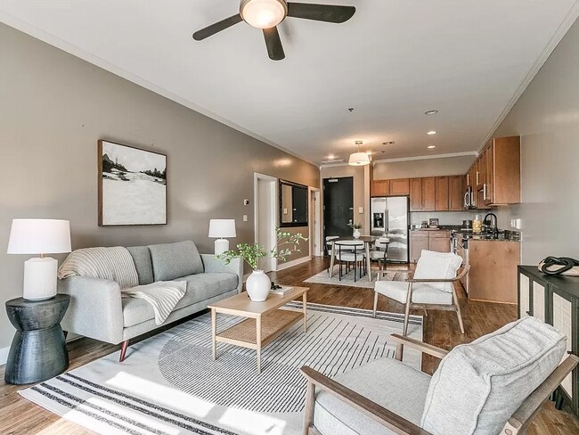 Spacious Condo - Modern Living in Deep De... - 444 N Central Ave ...