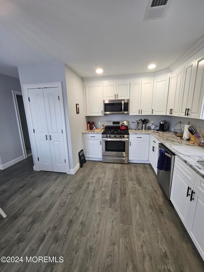 35 Cherry Tree Farm Rd - 35 Cherry Tree Farm Rd Middletown Township NJ ...