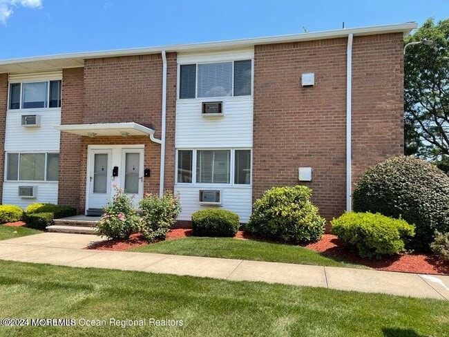 35 Sternberger Ave - 35 Sternberger Ave Long Branch NJ 07740 ...