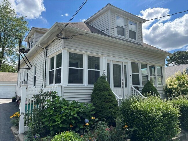 12 Hawthorne Ave - 12 Hawthorne Ave East Providence RI 02914 ...