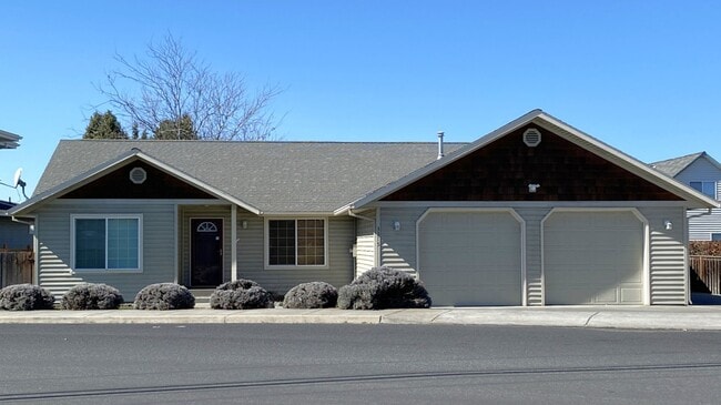 Columbia View Drive Awaits! - 3315 Columbia View Dr The Dalles OR 97058 ...