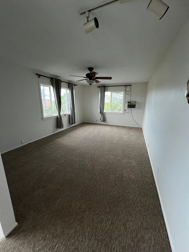 CONVENIENT LOCATION 4bd/3bath lower Kalihi - 1808 N School St Urban ...
