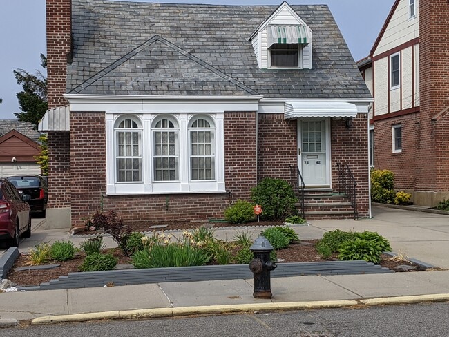 7542 189th St - 7542 189th St Fresh Meadows NY 11366 | Apartment Finder