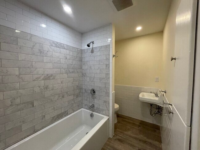 165 Newton St - 165 Newton St Waltham MA 02453 | Apartment Finder