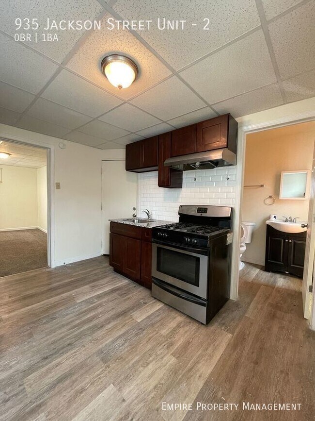 2nd Floor Studio with a 1-Bathroom in Alle... - 935 Jackson St ...