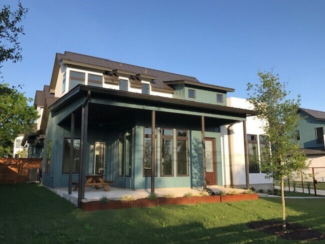 Beautiful 3/2.5 in Perfect Close in Location - 2105 Greenwood Ave ...