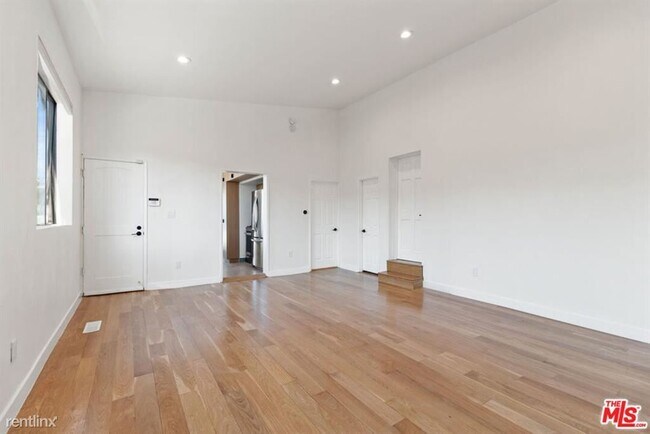 3 br, 2 bath House - 8226 Mannix Dr - 8226 Mannix Dr Los Angeles CA ...