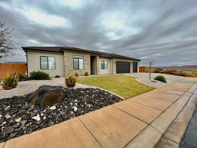 Lovely Four-Bedroom in Ivins with 3-Car Garage and Small RV parking Has ...