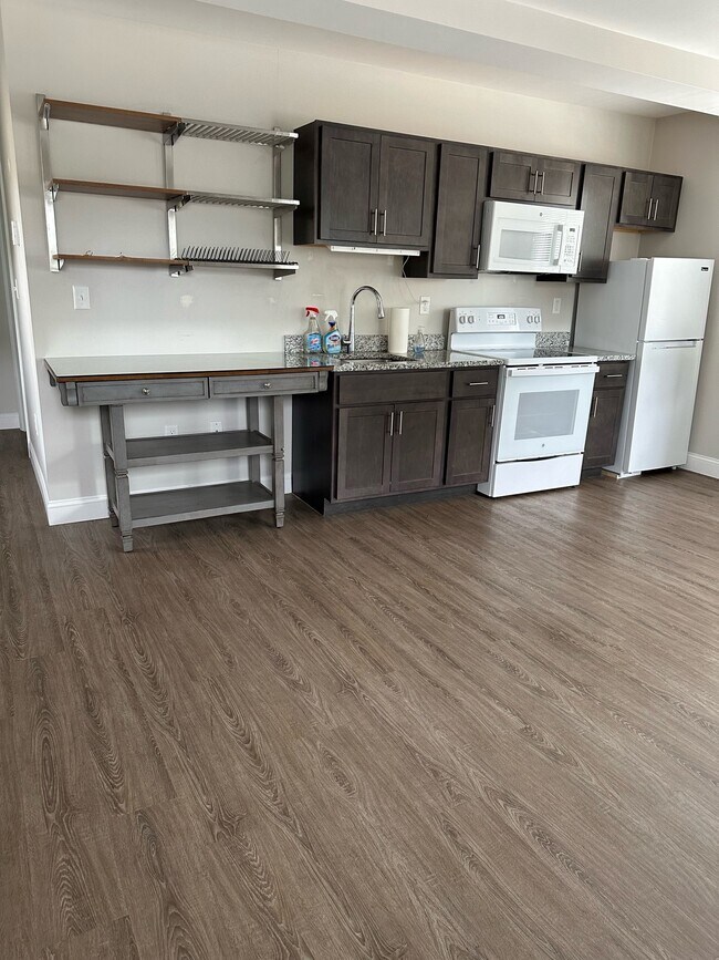 74 Elm St - 74 Elm St Woburn MA 01801 | Apartment Finder