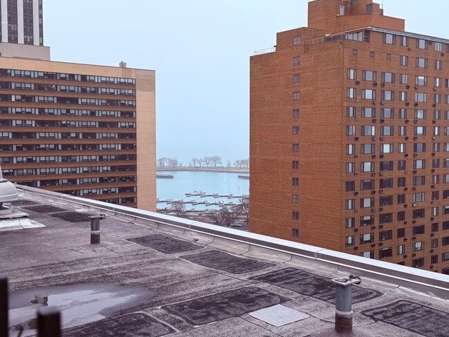 3033 N Sheridan Rd - 3033 N Sheridan Rd Chicago IL 60657 | Apartment Finder