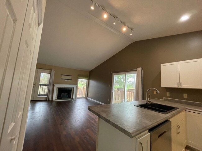 The Pointe Condo 2 Bed 2 Bath Water Edge Community - 9487 S Lake Ridge ...