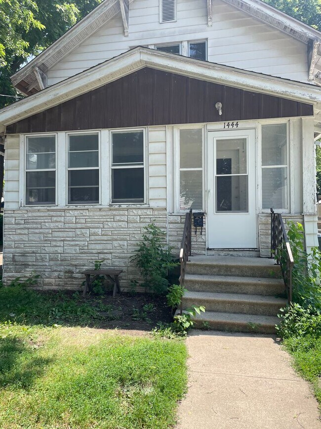 2 bedroom 1 bath duplex - 1444 Forest Waterloo IA 50702 | Apartment Finder