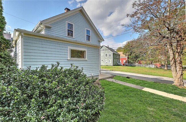 26 Bank St - 26 Bank St Warwick RI 02888 | Apartment Finder