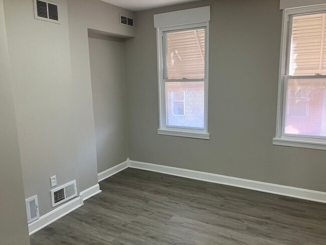 Convenient City Living Near Johns Hopkins & NE Market - 116 N Port St ...