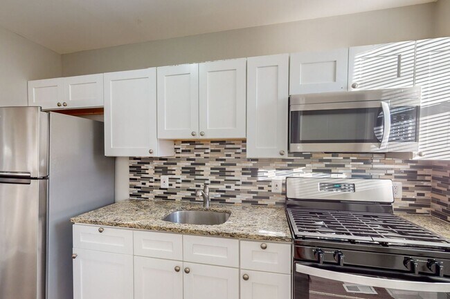 Finished Basement & Finished Basement Den! - 3229 Lawnview Ave ...