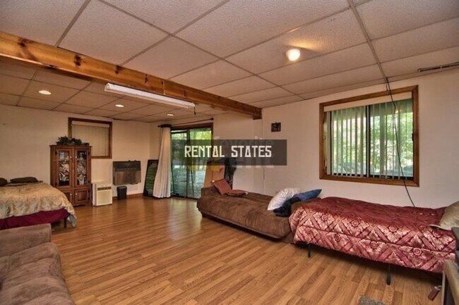 4 bedroom in Hamlin PA 18427 - 658 Lakeview Dr W Hamlin PA 18427 ...