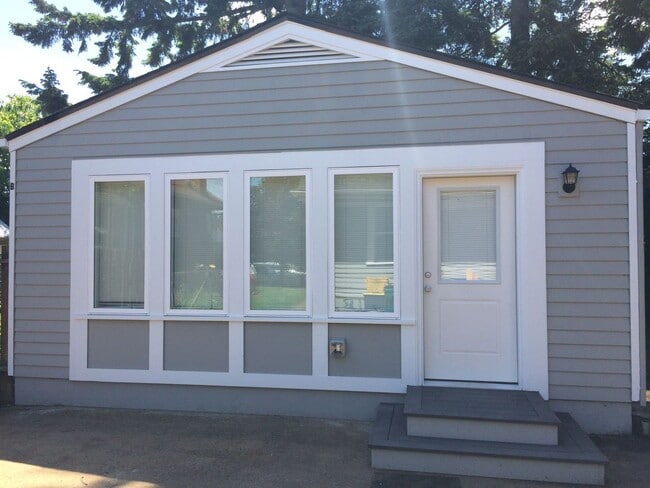 Remodeled 1Bd + 1Ba Additional Dwelling Unit!! Washer + Dryer, Lots of ...