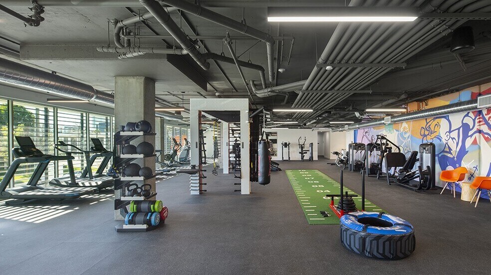 The Q Variel - 6200 Variel Ave Woodland Hills CA 91367 | Apartment Finder