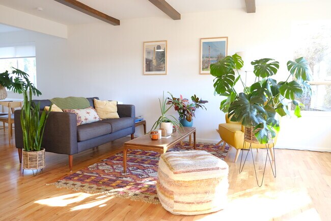 8818 22nd Ave SW - 8818 22nd Ave SW Seattle WA 98106 | Apartment Finder