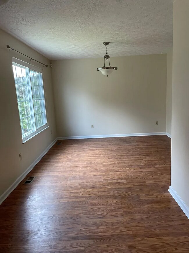 1216 W Broadway Ave - 1216 W Broadway Ave Maryville TN 37801 ...