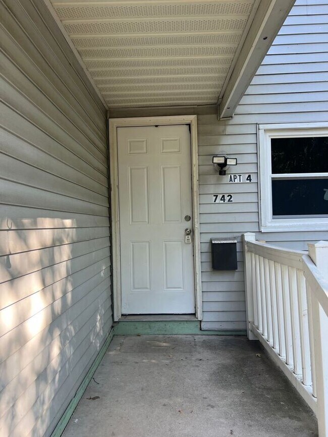 1 bedroom apartment in Niles - 742 Broadway St Niles MI 49120 ...