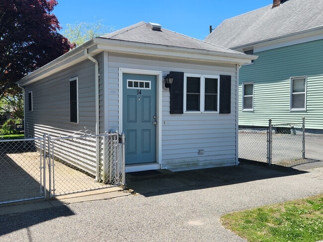 34 Mount Hope Ave - 34 Mount Hope Ave Bristol RI 02809 | Apartment Finder