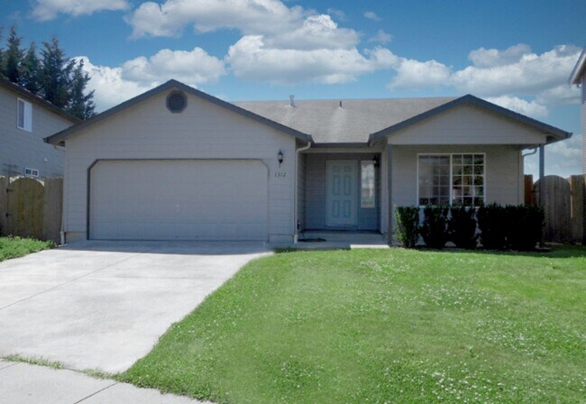 Updated 3 Bedroom 2 Bathroom Home in Battle Ground with Great Fully ...