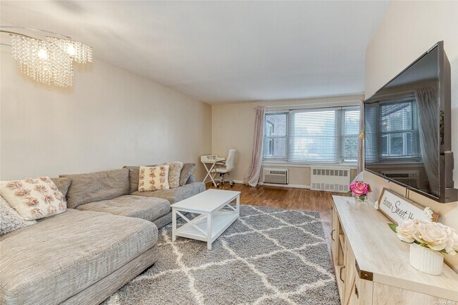 250 W Merrick Rd - 250 W Merrick Rd Freeport NY 11520 | Apartment Finder