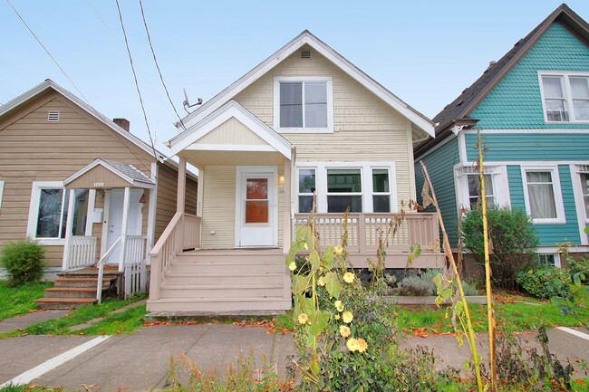 Unique 2-story Layout 1Bd + BONUS w/ 2 Bath House in Walkable ...