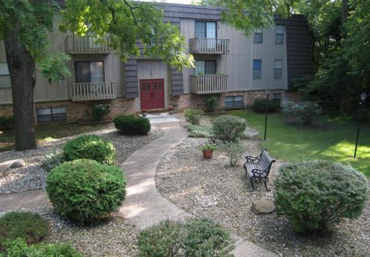 Woodcrest Apartment Homes - 3903 Camelot Circle Decatur IL 62526 ...