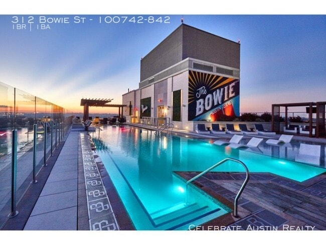 Rooftop Pool Overlooks Heart Of Austin - 312 Bowie St Austin TX 78703 ...