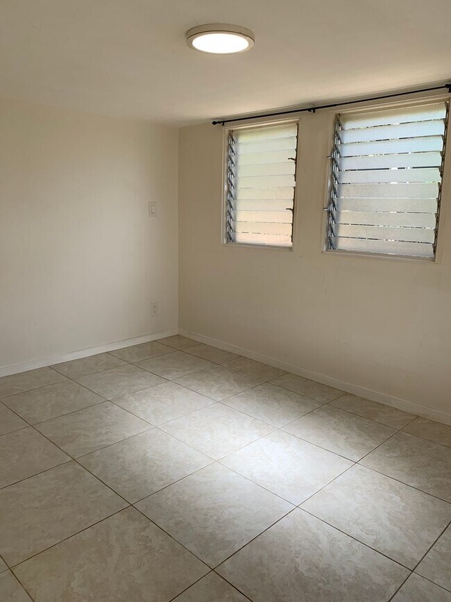 Chee, Sandra - 1044 Wiliki Dr Honolulu HI 96818 | Apartment Finder