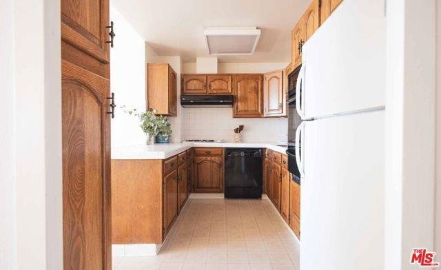 17352 Sunset Boulevard Apt #204A, Los Ange... - 17352 Sunset Blvd Los ...