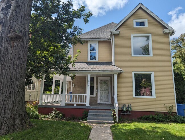 2353 Maplewood - 2353 Maplewood Ave Toledo OH 43620 | Apartment Finder